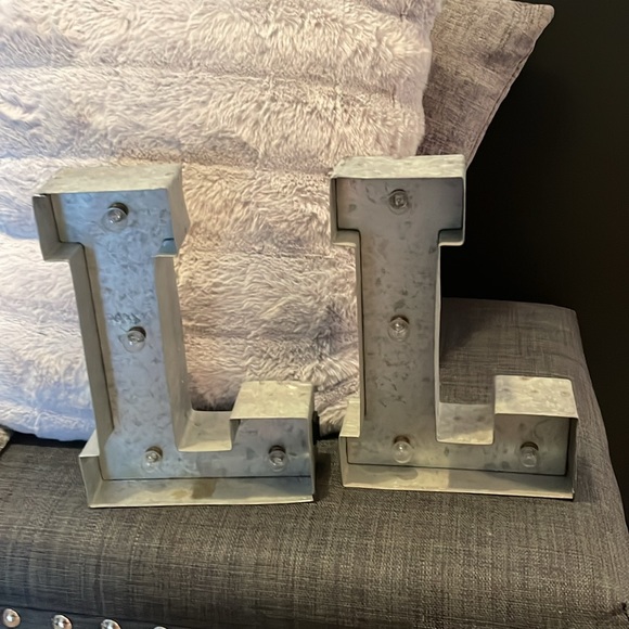 Accents | 2 L Signs | Poshmark